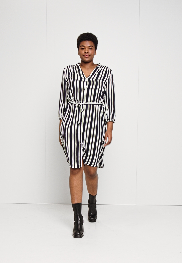 ONLY Carmakoma CARNEWDENIZIA - Jurk - night sky stripes/pumice stone ...